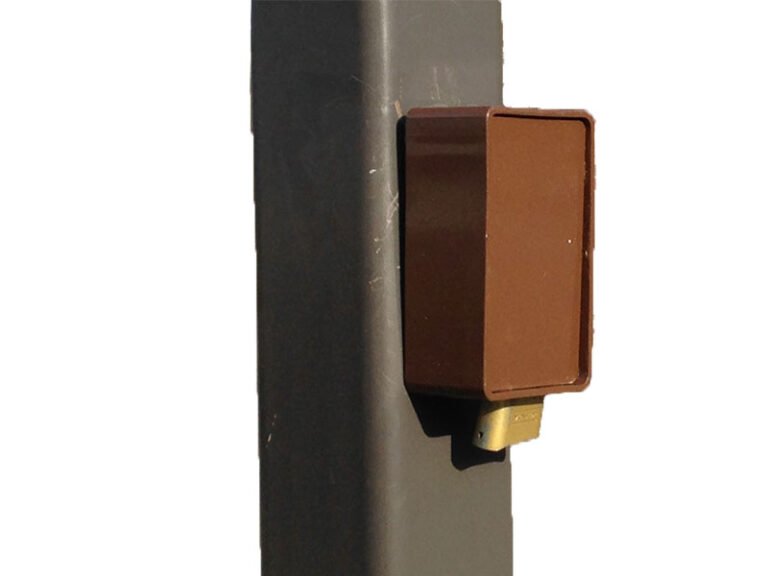 UNIVERSAL LOCKING HAND HOLE COVER | Light Pole Systems, Inc